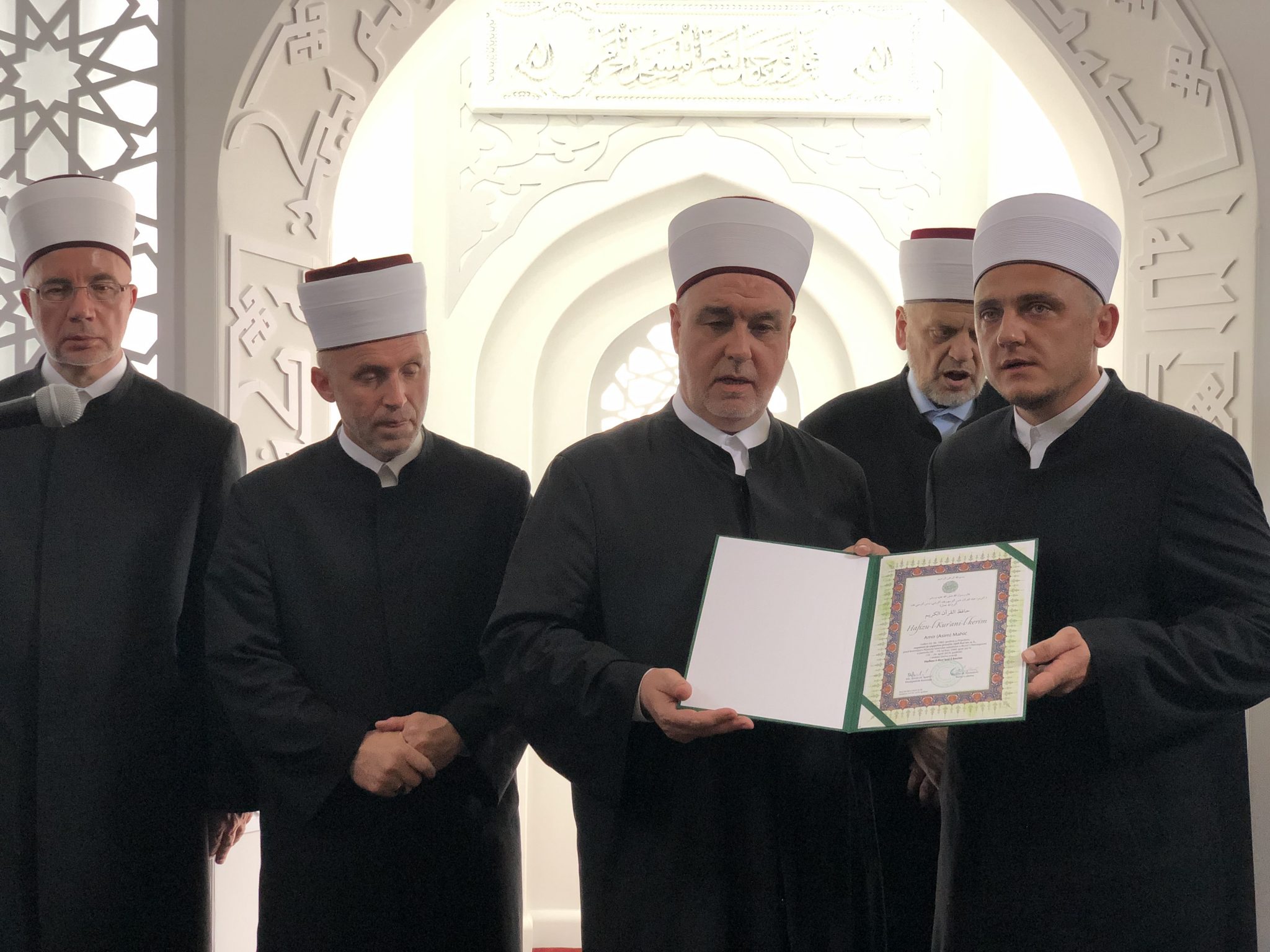 Reisu-l-ulema na hafiskoj dovi glavnom imamu MIZ Kozarac Amiru ef. Mahiću